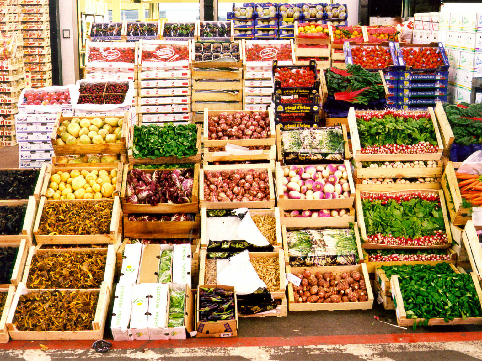 17 Best Markets in Paris for Food, Antiques and Bric-à-Brac