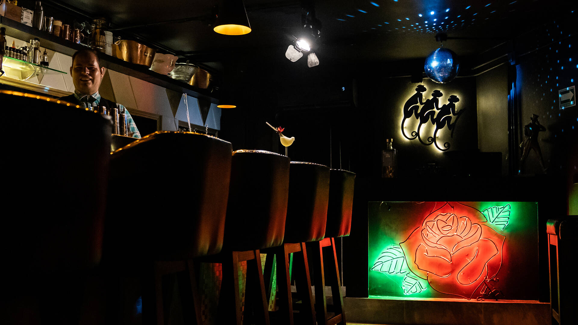 Yellow Bird Bar: un club social para beber coctelería experimental