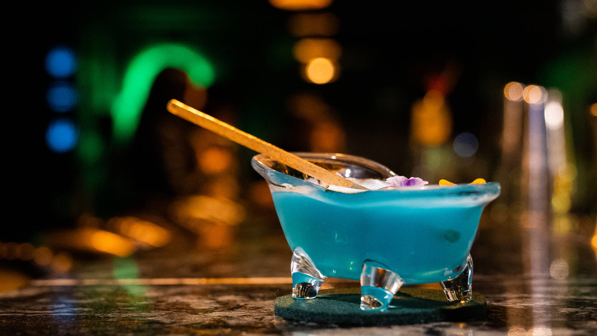 Yellow Bird Bar: un club social para beber coctelería experimental