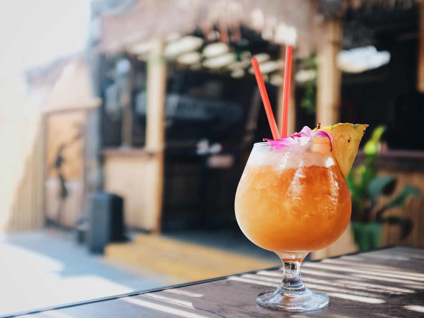 23 Best Happy Hours Los Angeles Has for Beer, Wine and Cocktails