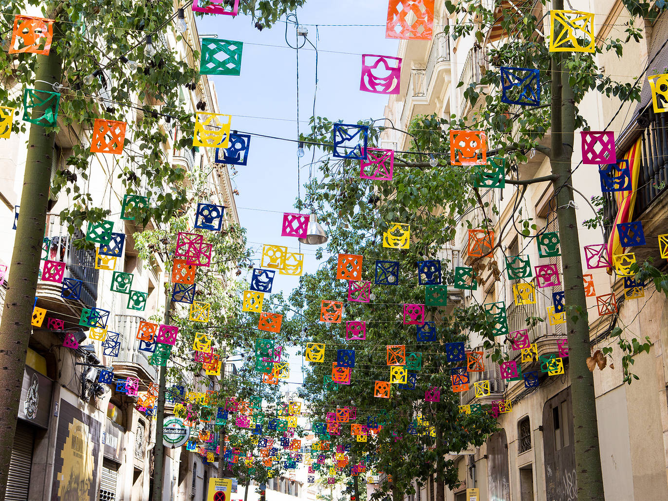 Fotos de las calles decoradas de Sants 2019