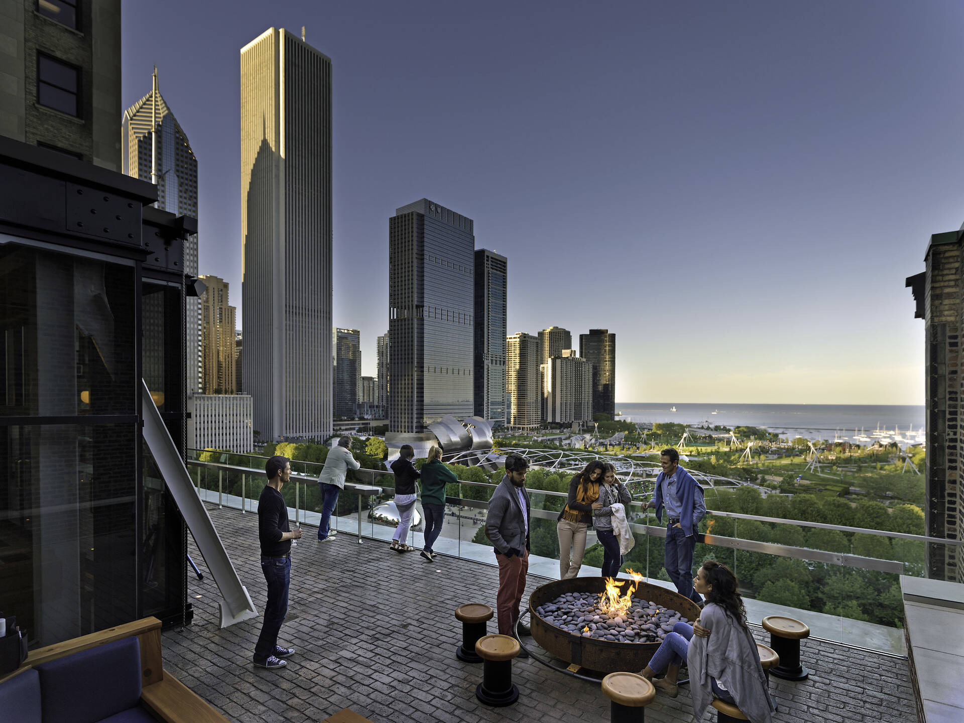31 Restaurants With Amazing Views of the Chicago Skyline and Lake Michigan