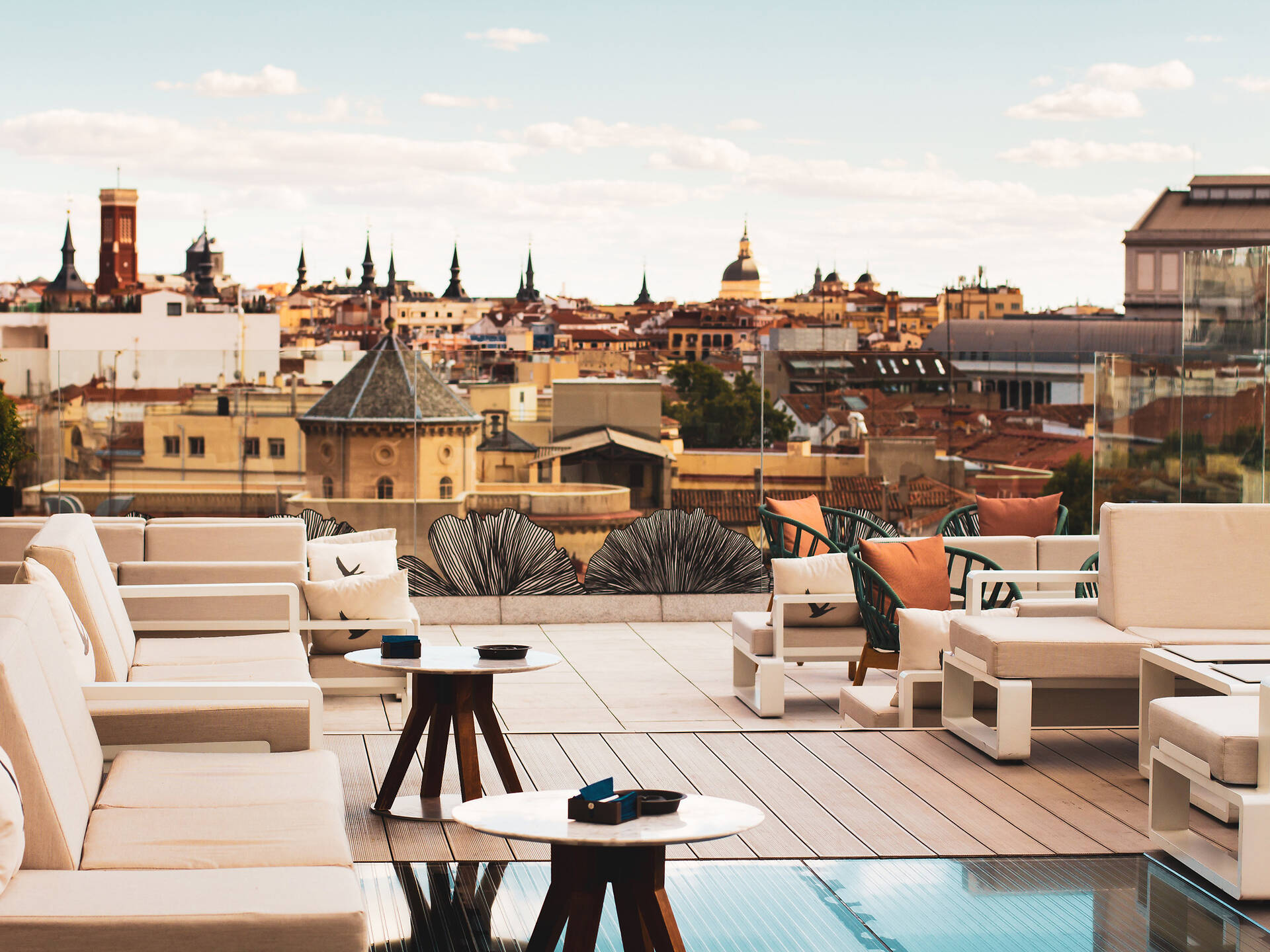 22 Best Rooftop Bars in the World For Drinks With Stunning Views