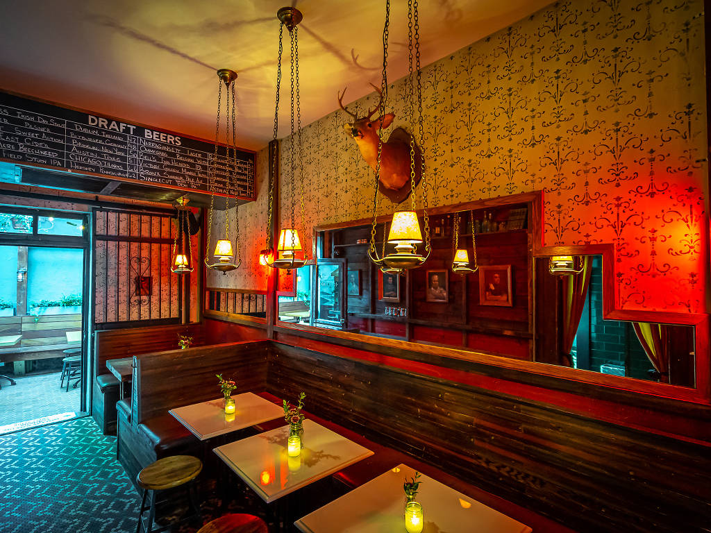 12 Best Astoria Bars For The Ideal Night Out in Queens