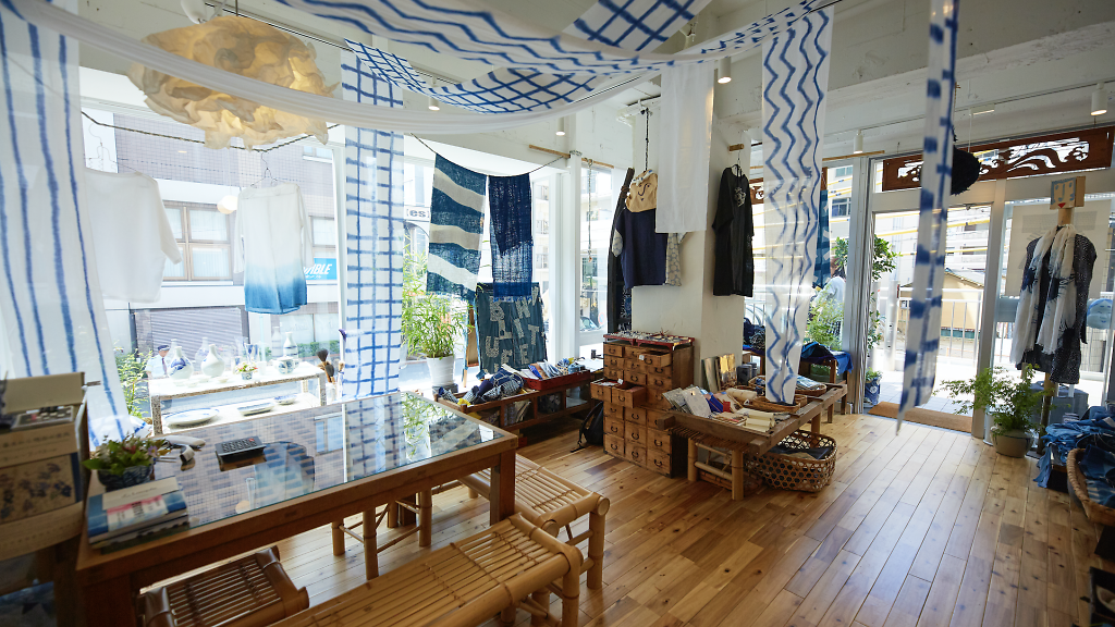 Blue & White | Shopping in Azabu-Juban, Tokyo