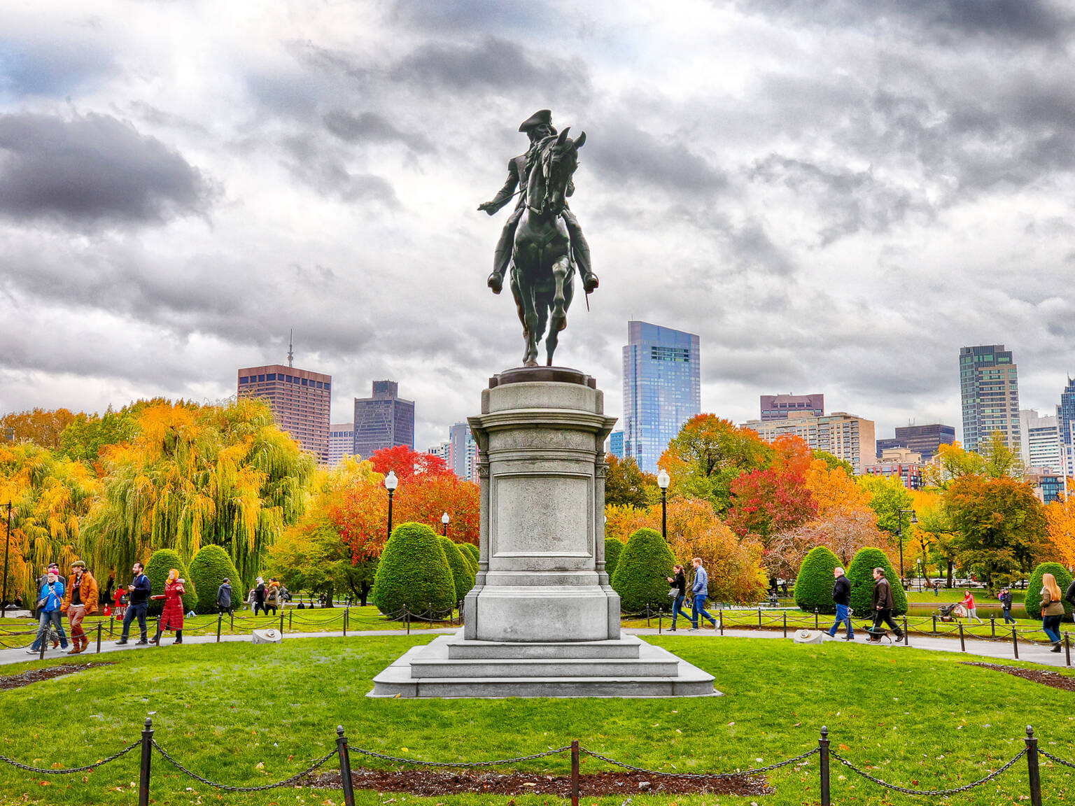 14 Places in Boston to See Fall Foliage for Gorgeous Fall Colors