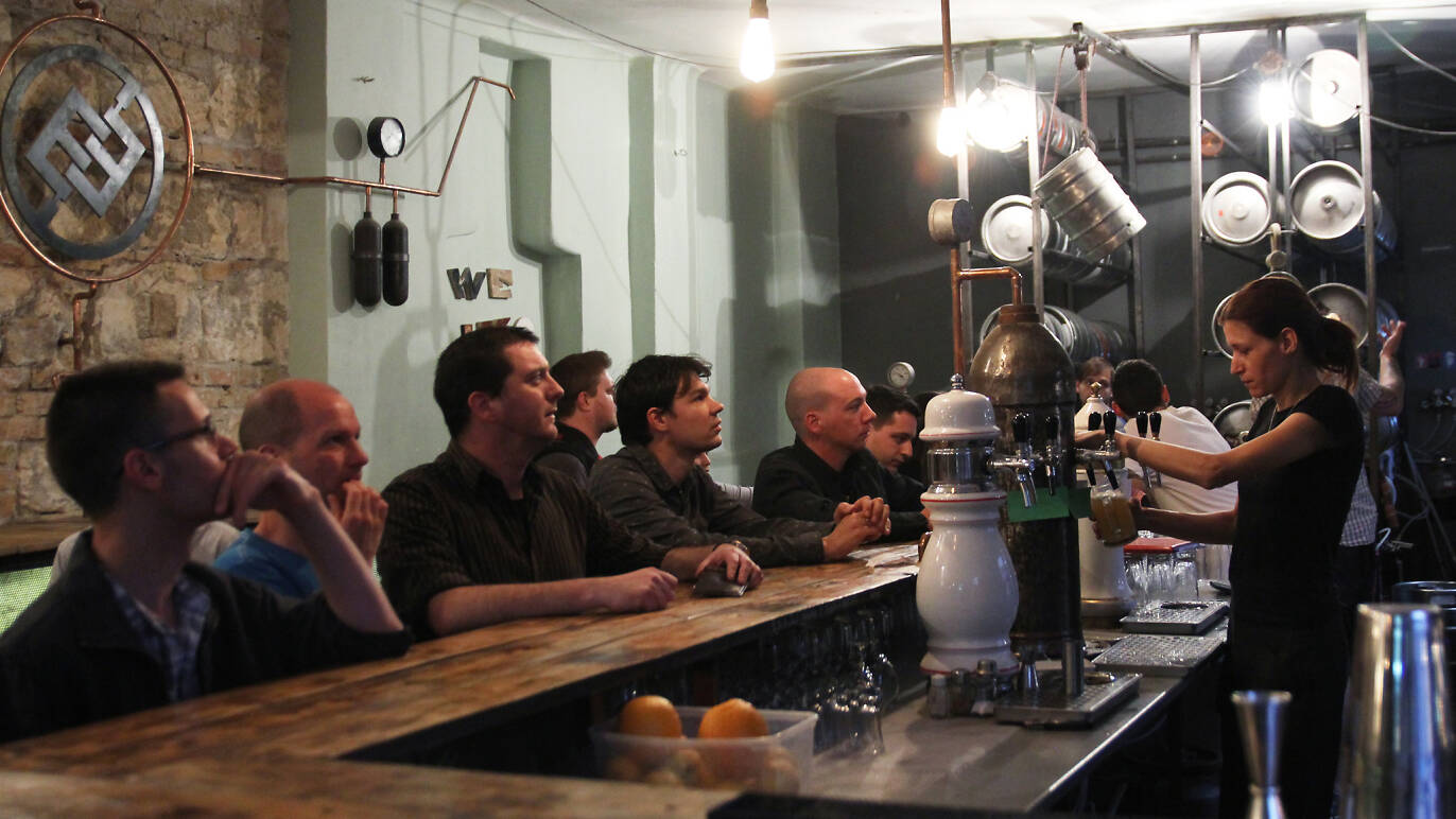 Best Bars in Budapest Guide: Unique Pubs, Rooftops And More (Updated 2025)