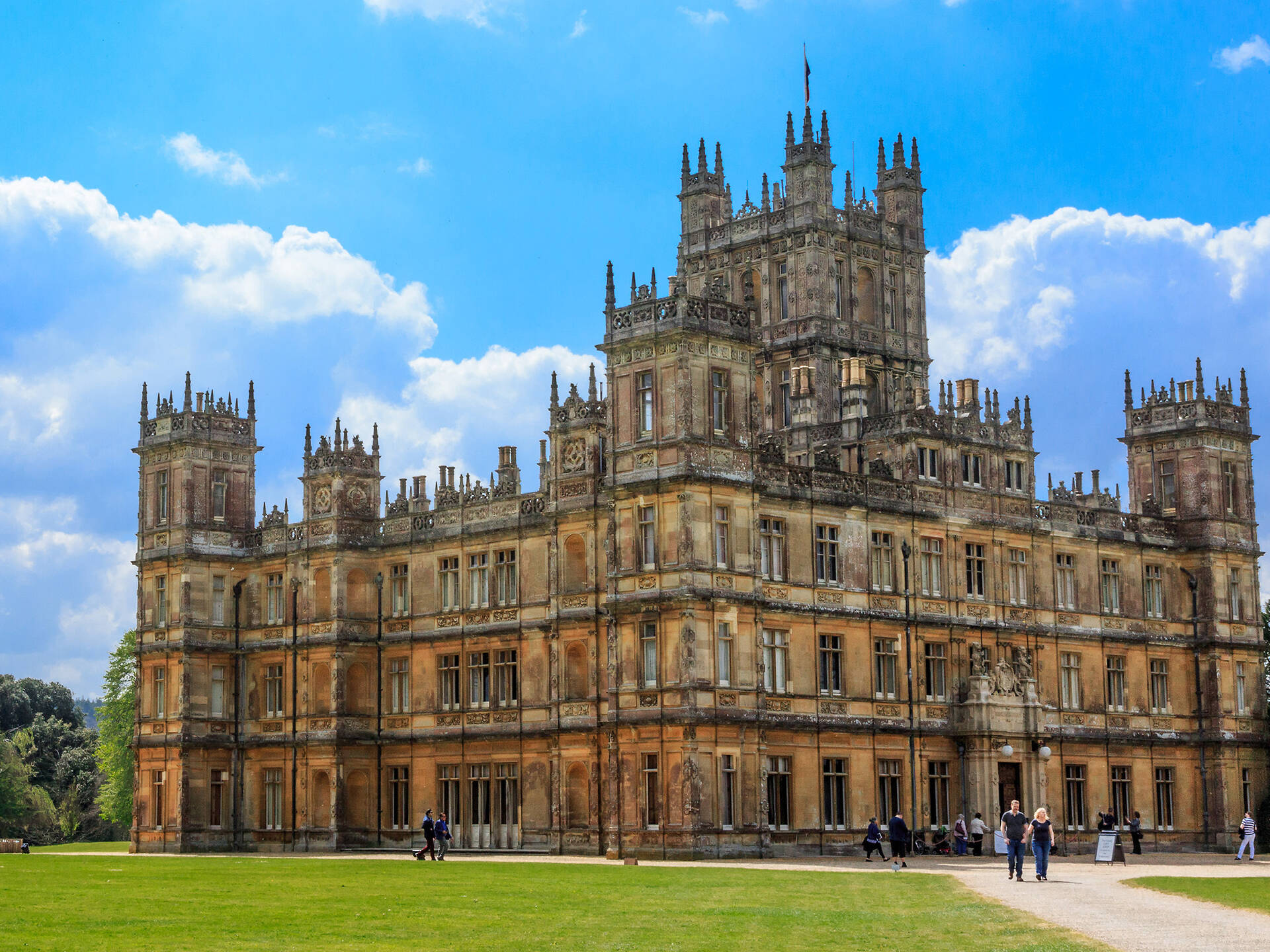 What is set-jetting and what are the best locations to visit?