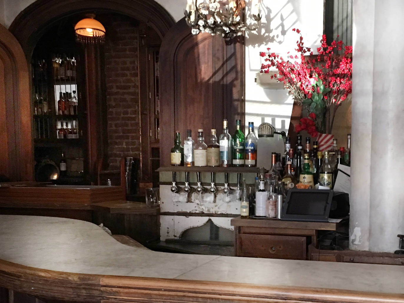 12 Best Astoria Bars For The Ideal Night Out in Queens