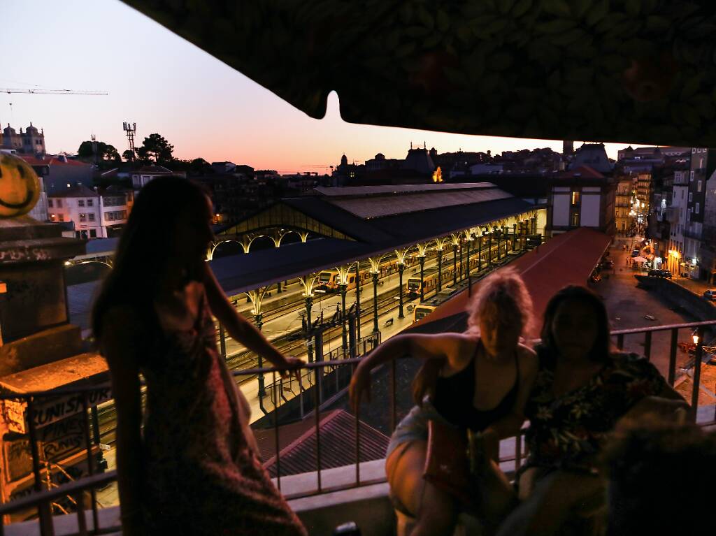 Os melhores rooftops no Porto para aproveitar os fins de tarde