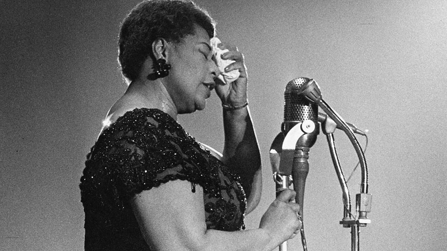 20 Best Songs About Paris, from Edith Piaf to Jay-Z