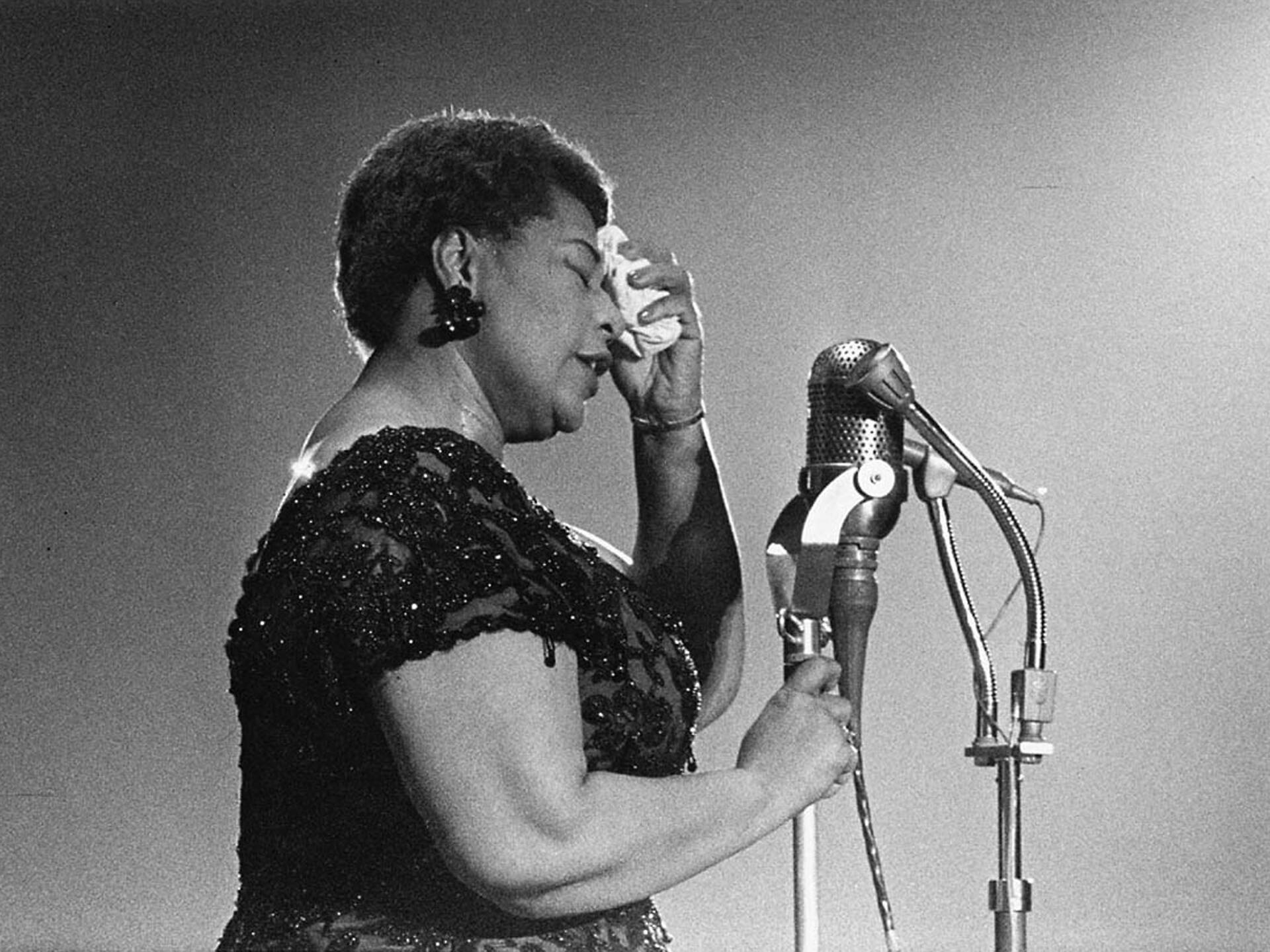 20 Best Songs About Paris, from Edith Piaf to Jay-Z