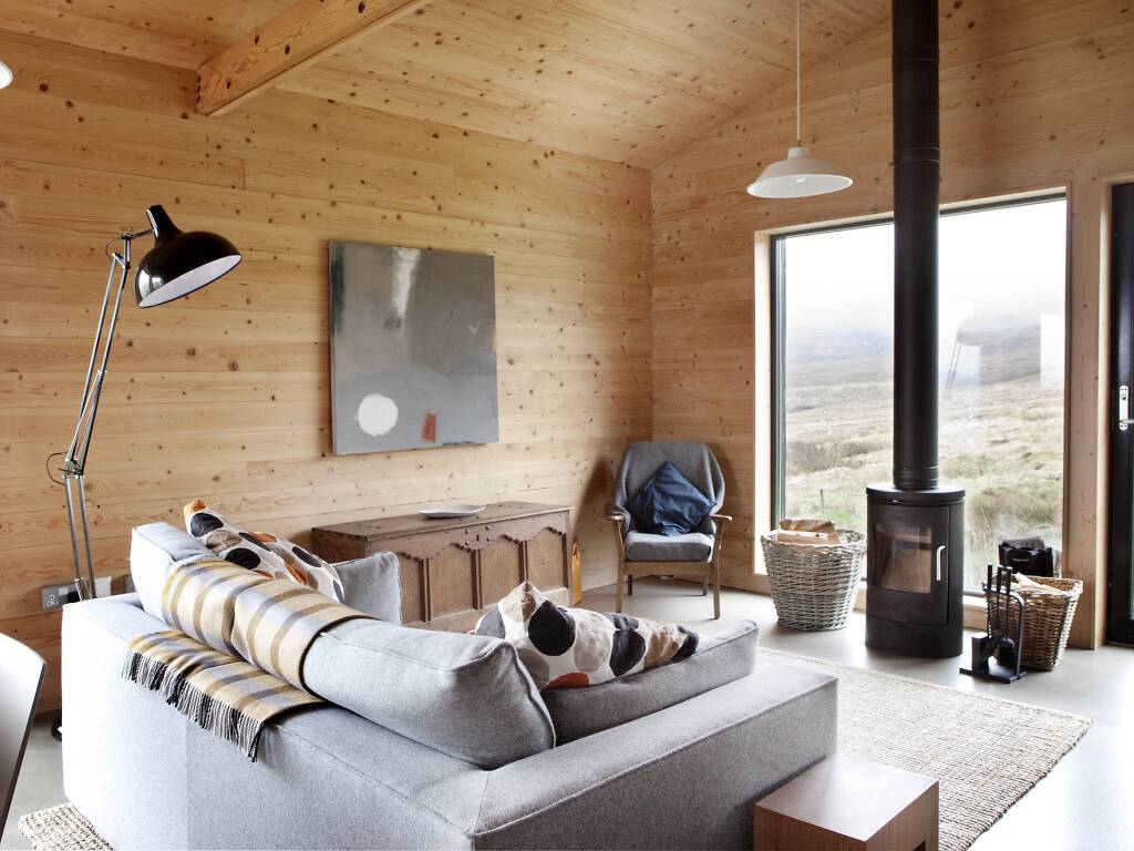 13 Best Cabins and Log Cabins in the UK to Stay in for a Cozy Retreat