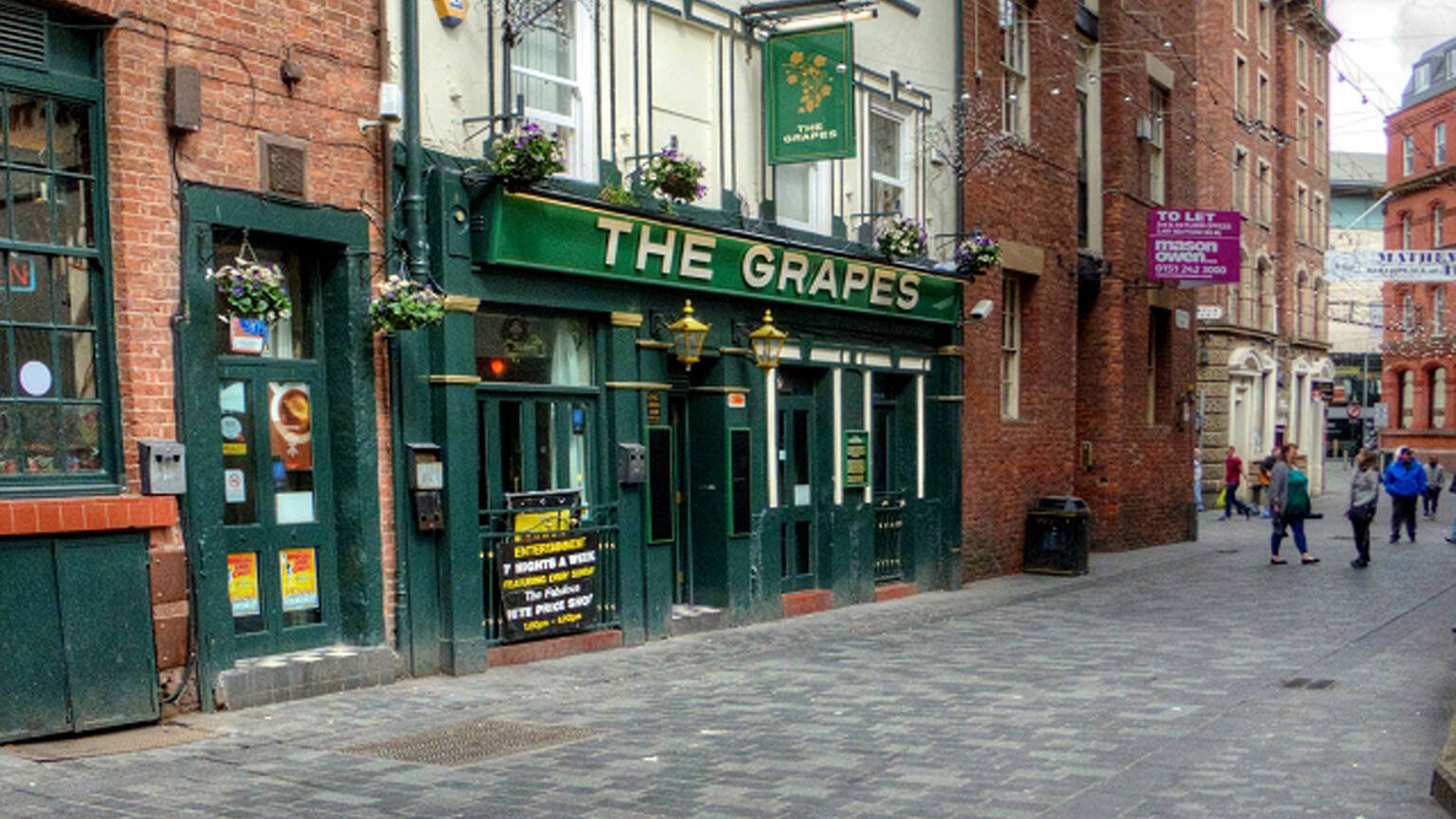 13 Best Pubs In Liverpool For Pints And Good Times