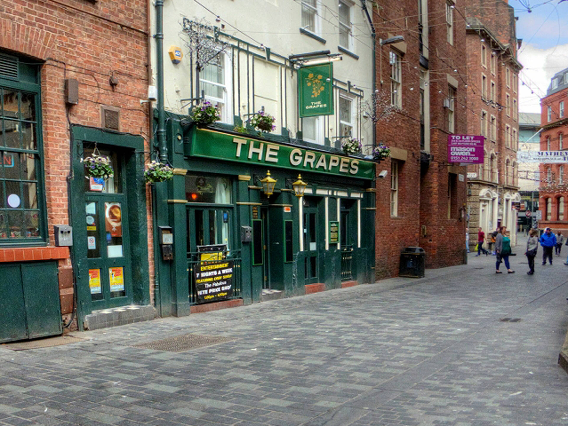 13 Best Pubs In Liverpool For Pints And Good Times