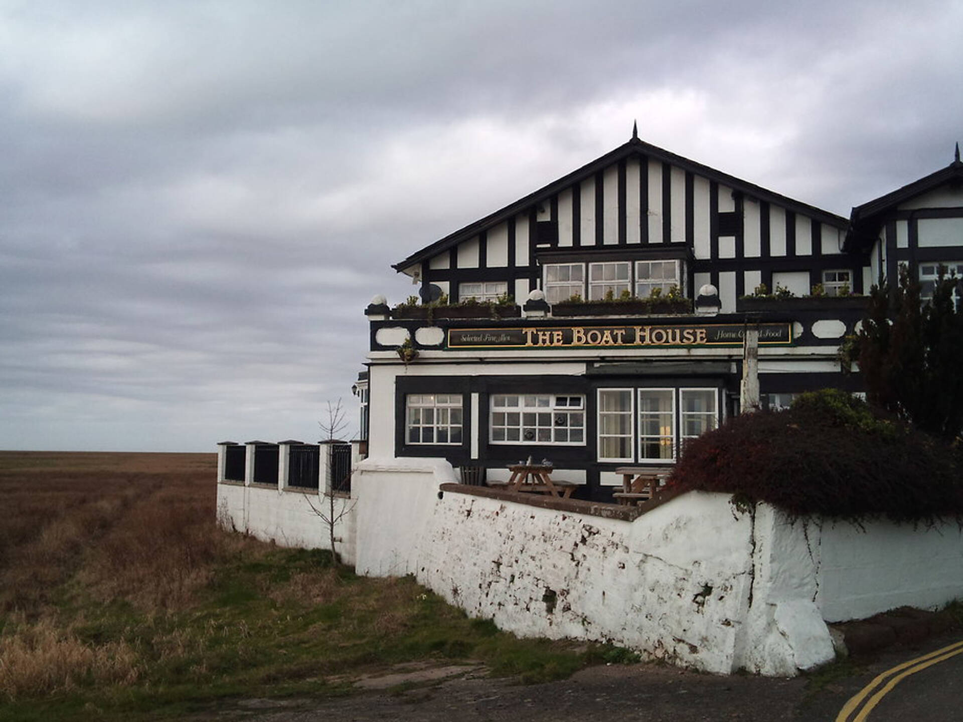 13 Best Pubs In Liverpool For Pints And Good Times