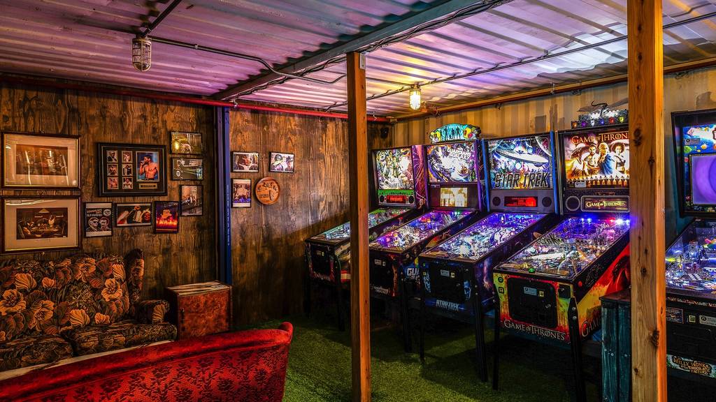 Moon Dog World review