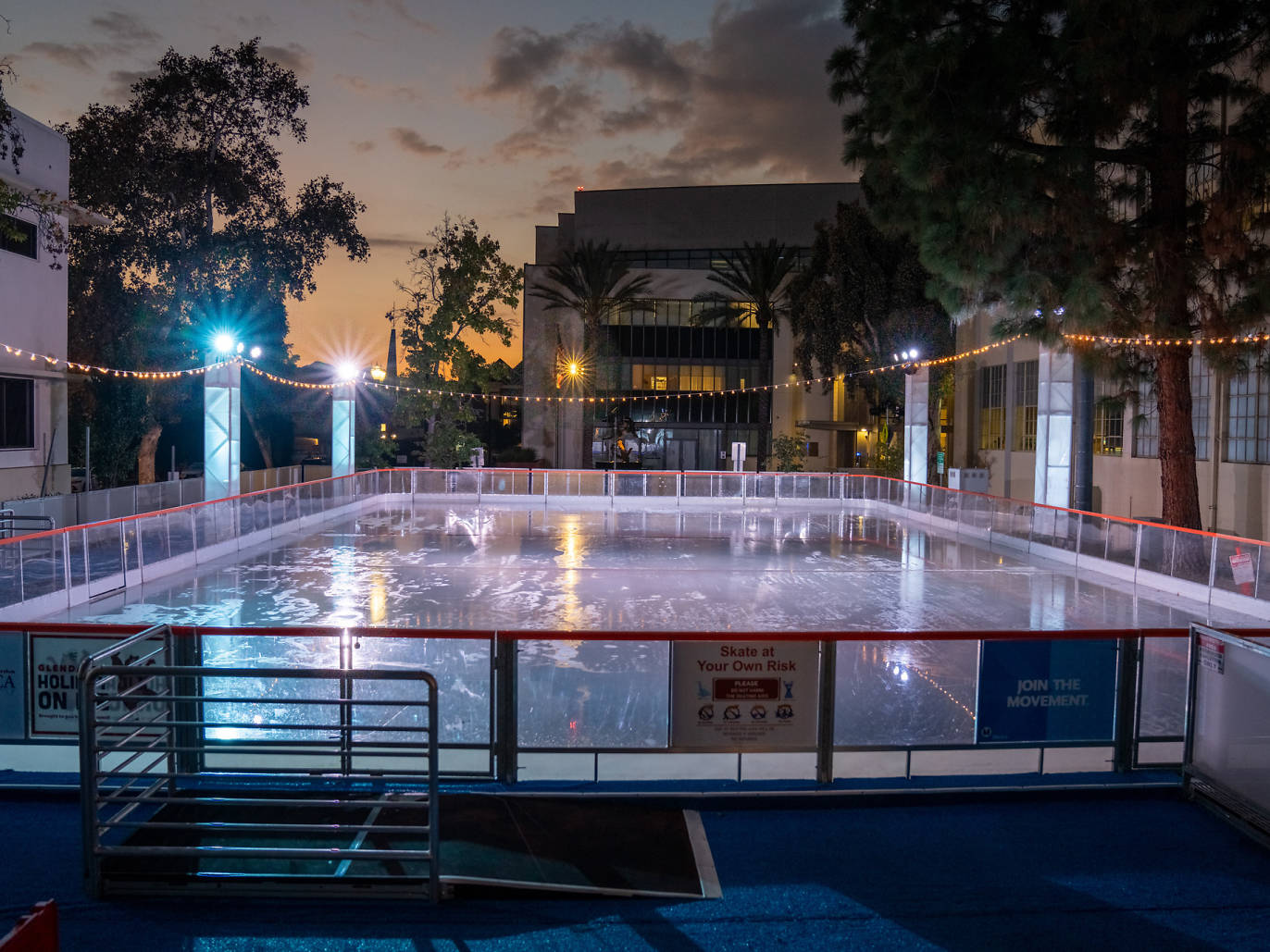 7 Best Places to Go Ice Skating in Los Angeles