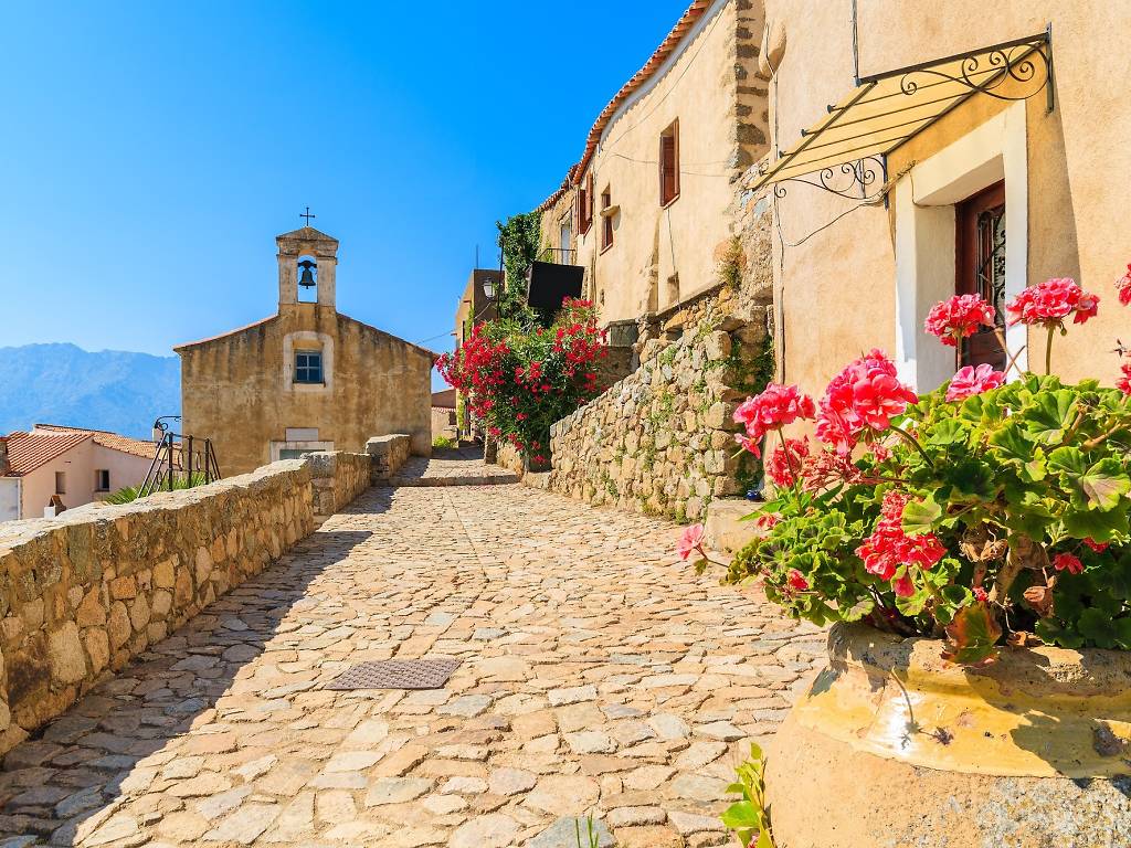 13 Best Places to Travel in September This Year
