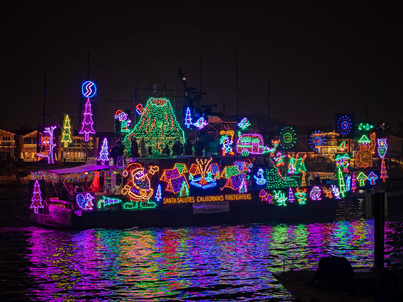 15 Best Christmas Cities in the USA to Visit for the Holidays