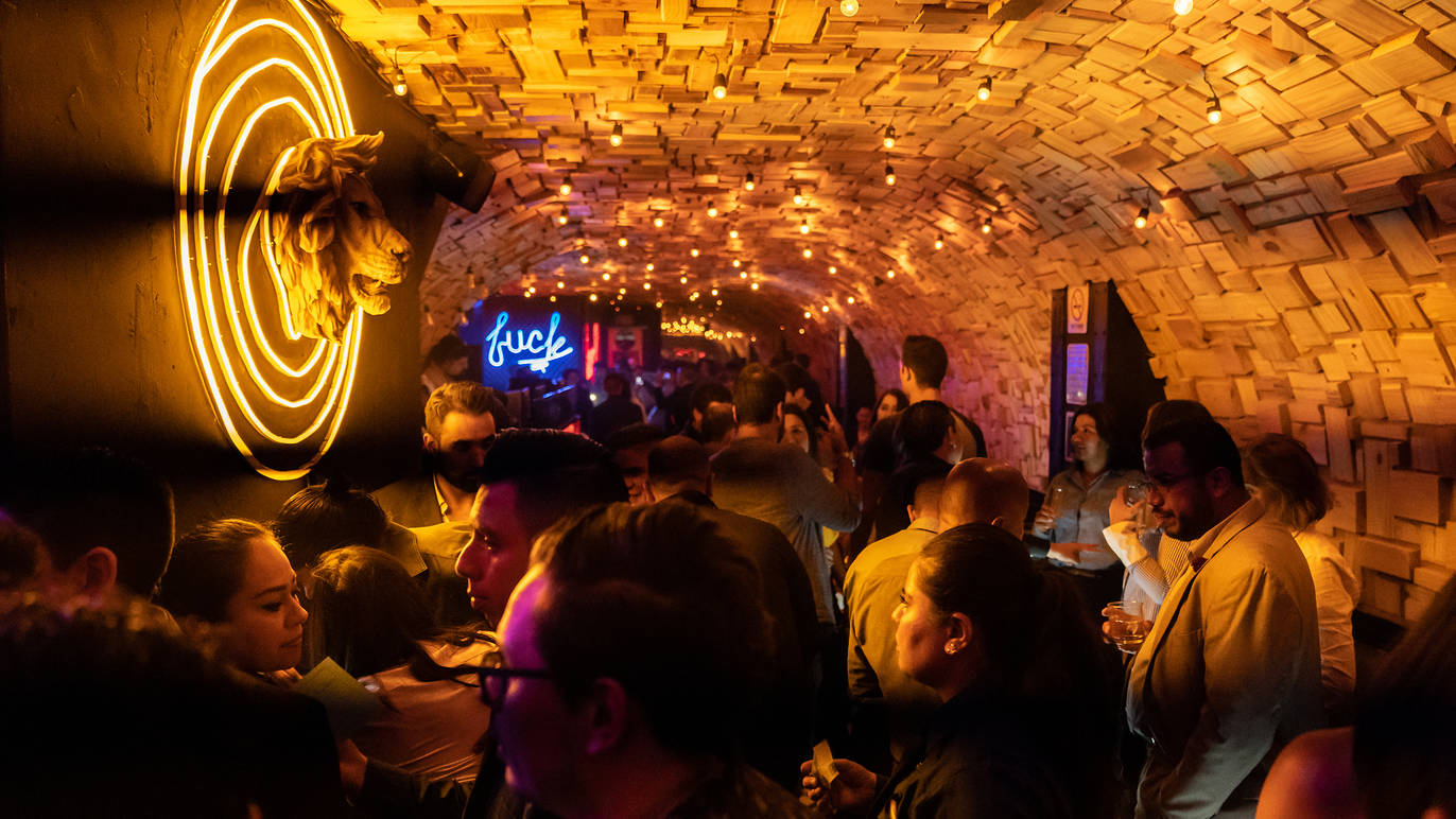 Paradiso Club: un antro neón al sur de la CDMX