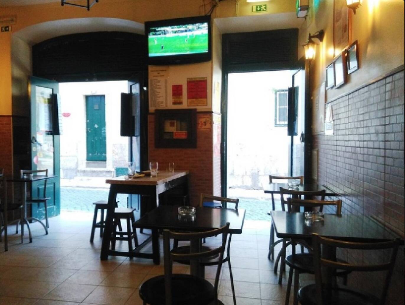 Sair à noite em Lisboa: 11 bares no Bairro Alto e na Bica