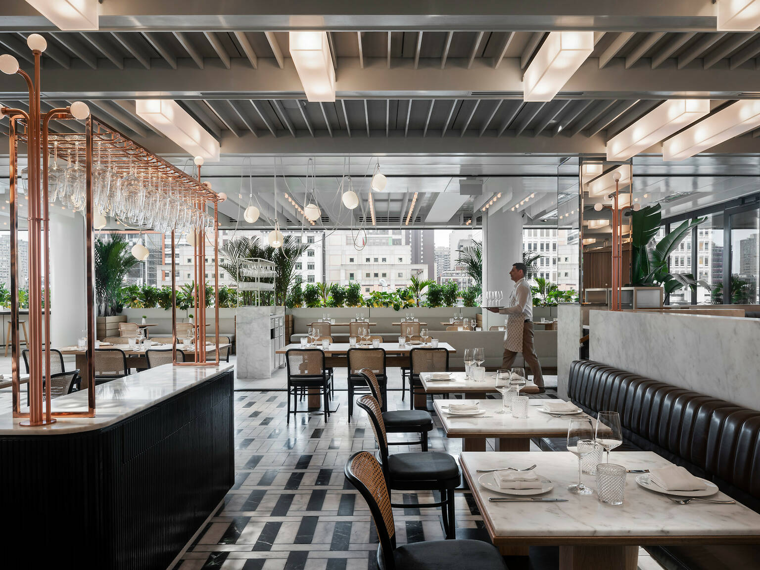 23 Best Rooftop Bars in Montreal To Check Out For Booze with Views