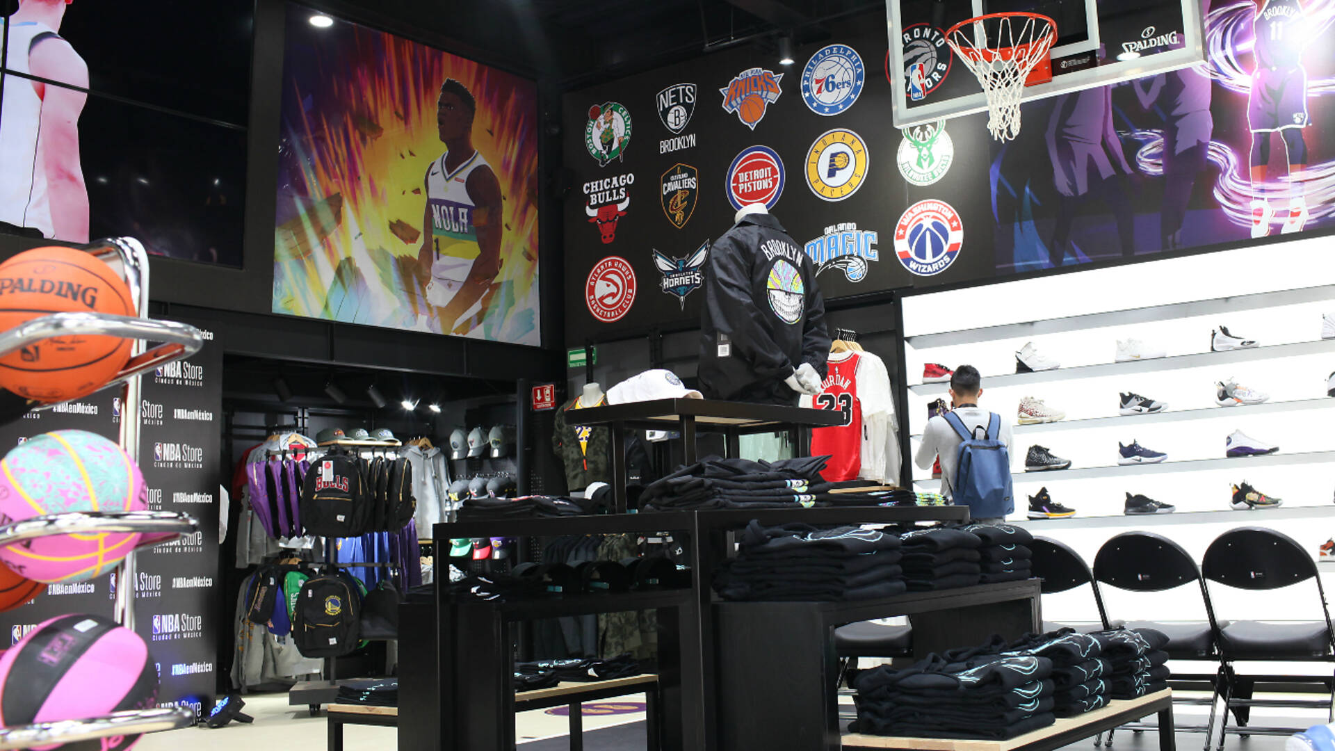 Ya está abierta la primera tienda oficial de la NBA en México