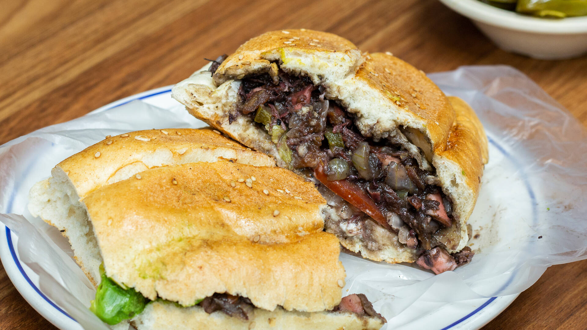 El Dux de Venecia: cantina tradicional con botana gratis y 101 años de ...