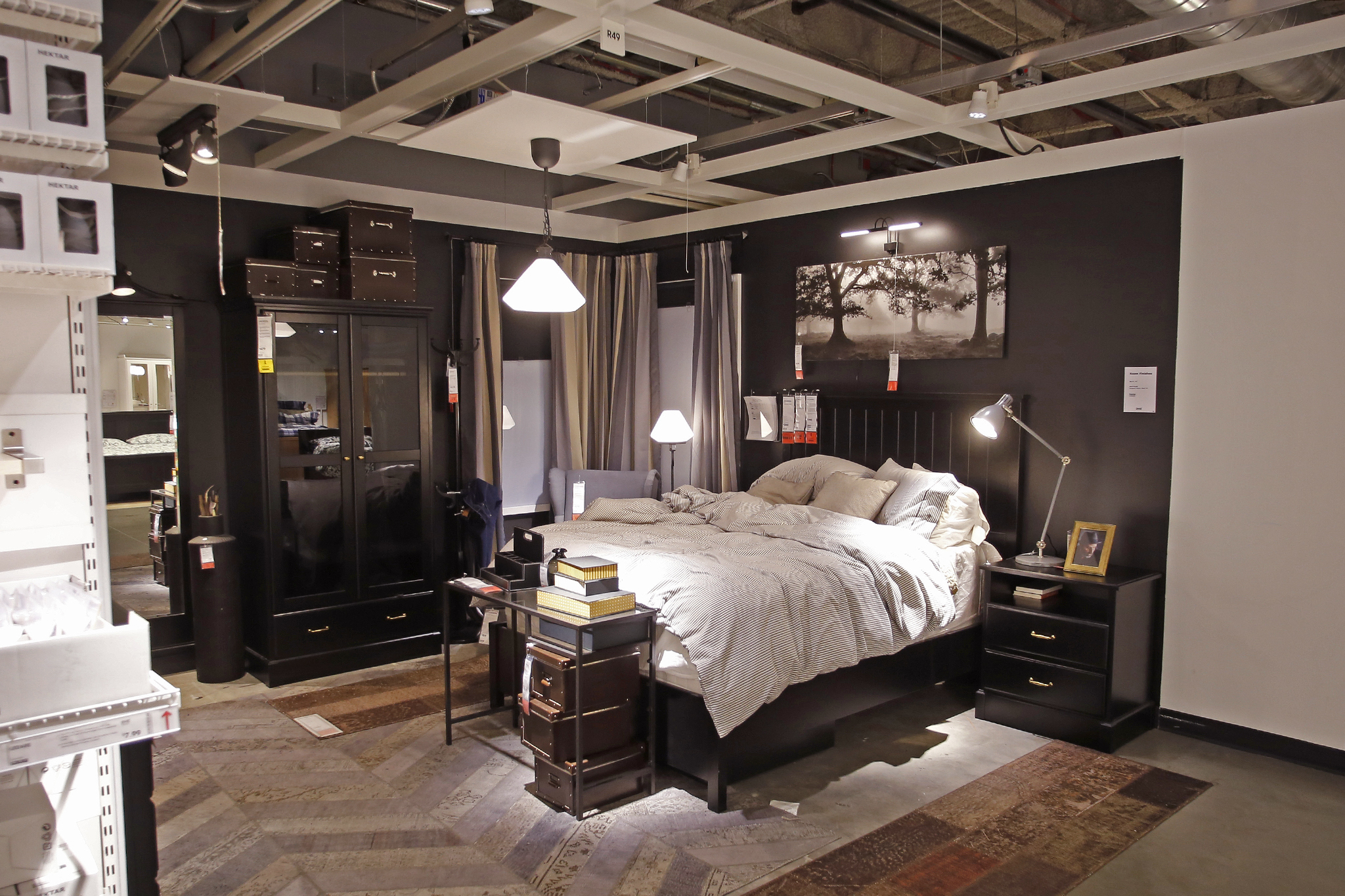 An interactive performance is secretly taking place inside this famous ...