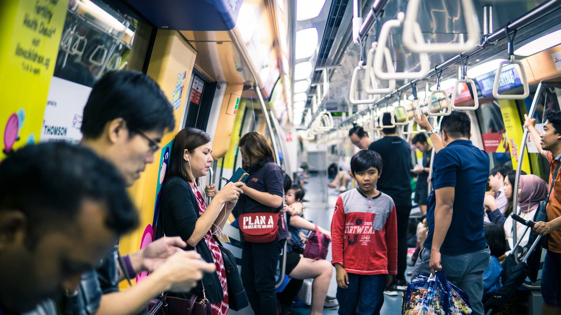 11 Do's And Don'ts Of Taking The MRT in Singapore