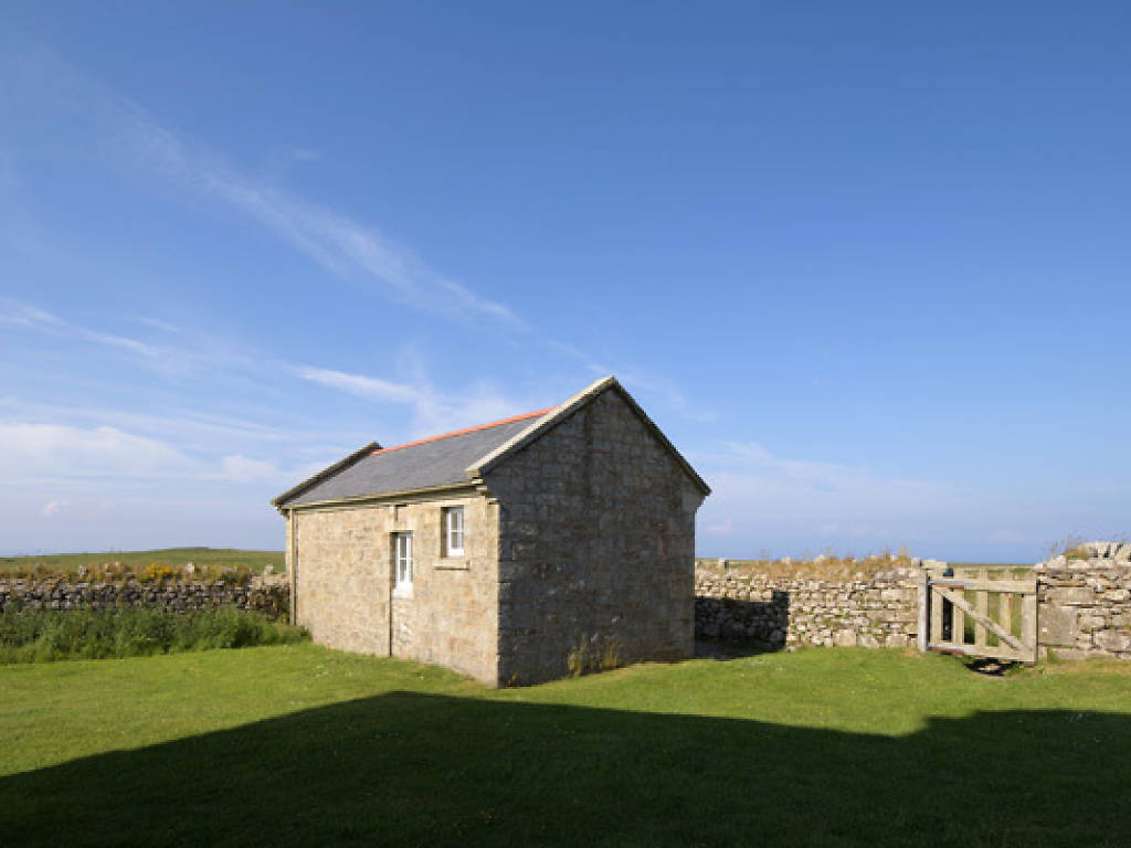 Tiny Cottages In The UK | Cute Holiday Cabins To Rent In 2021