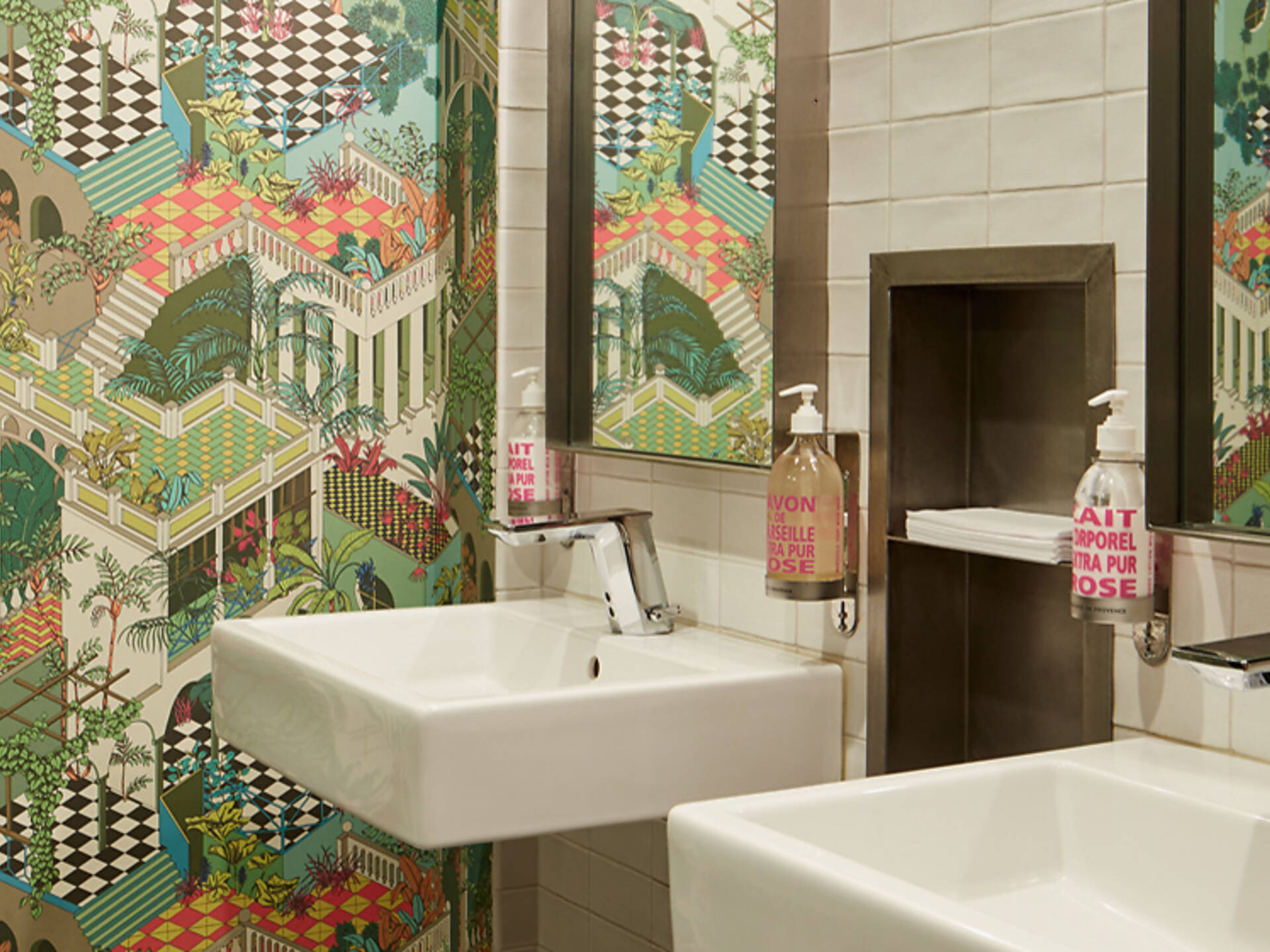 Beautiful Restaurant and Bar Bathrooms in Chicago