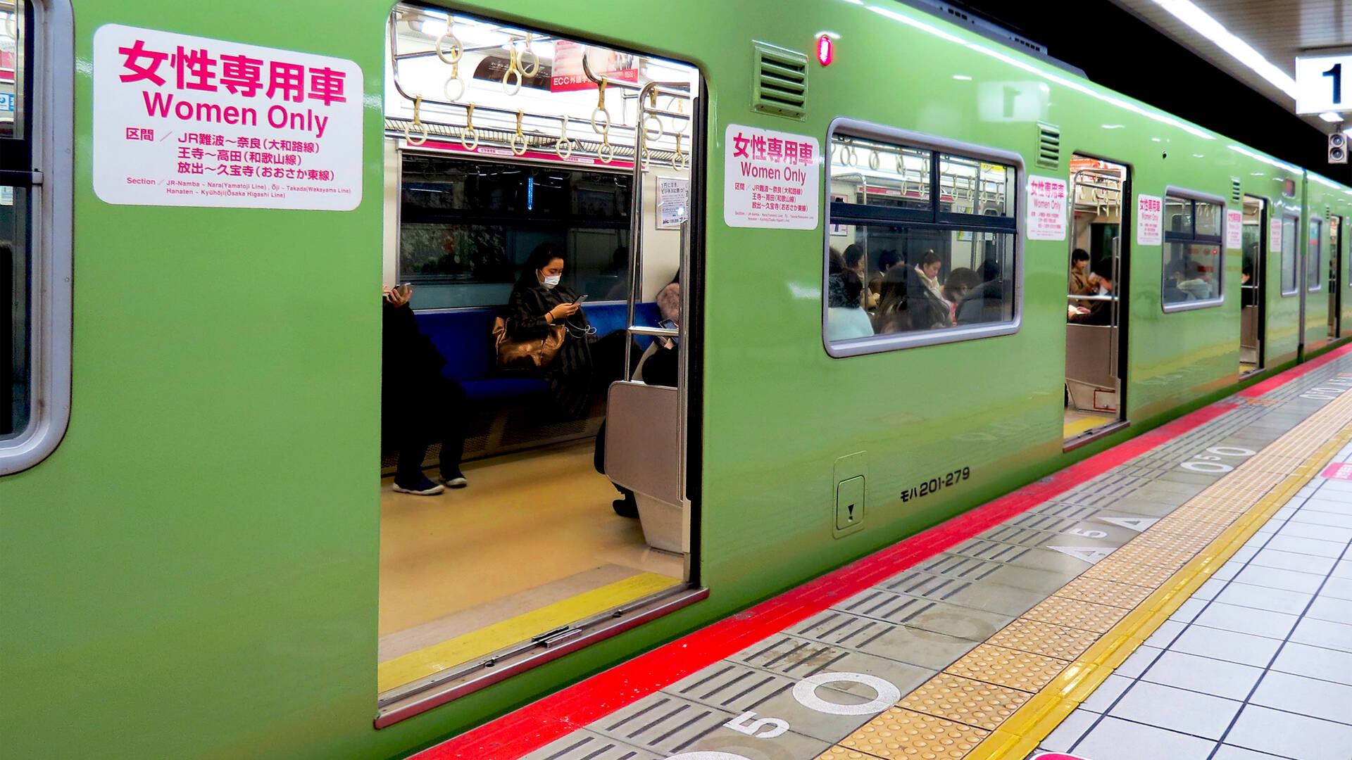 How to navigate Tokyo trains during rush hour – and avoid the crowd ...
