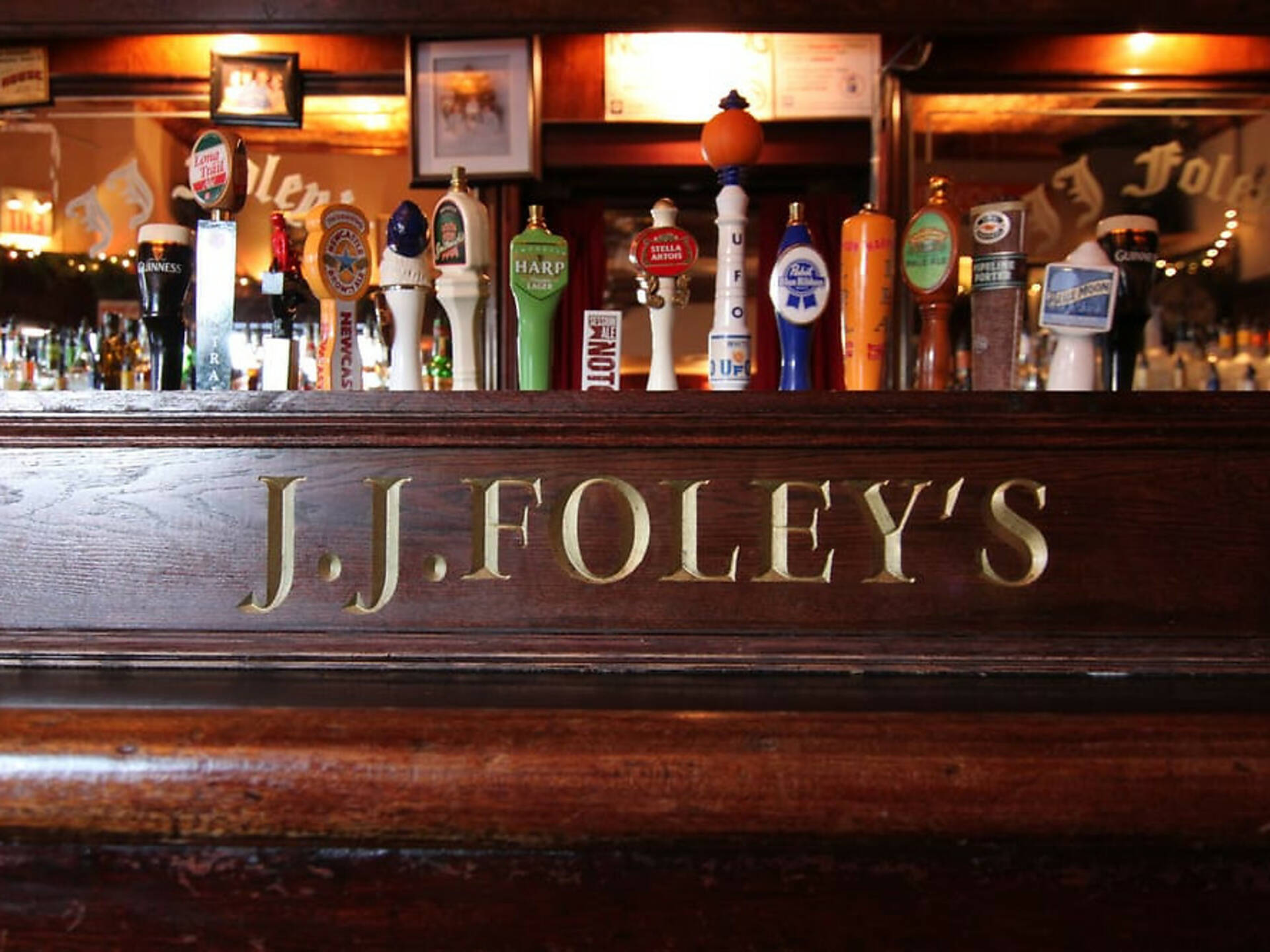12 Best Irish Pubs in Boston For a Pint and Live Music