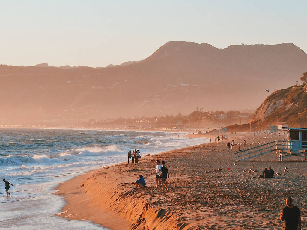11 Best Beaches in Los Angeles to Surf, Swim & Play All Year Round