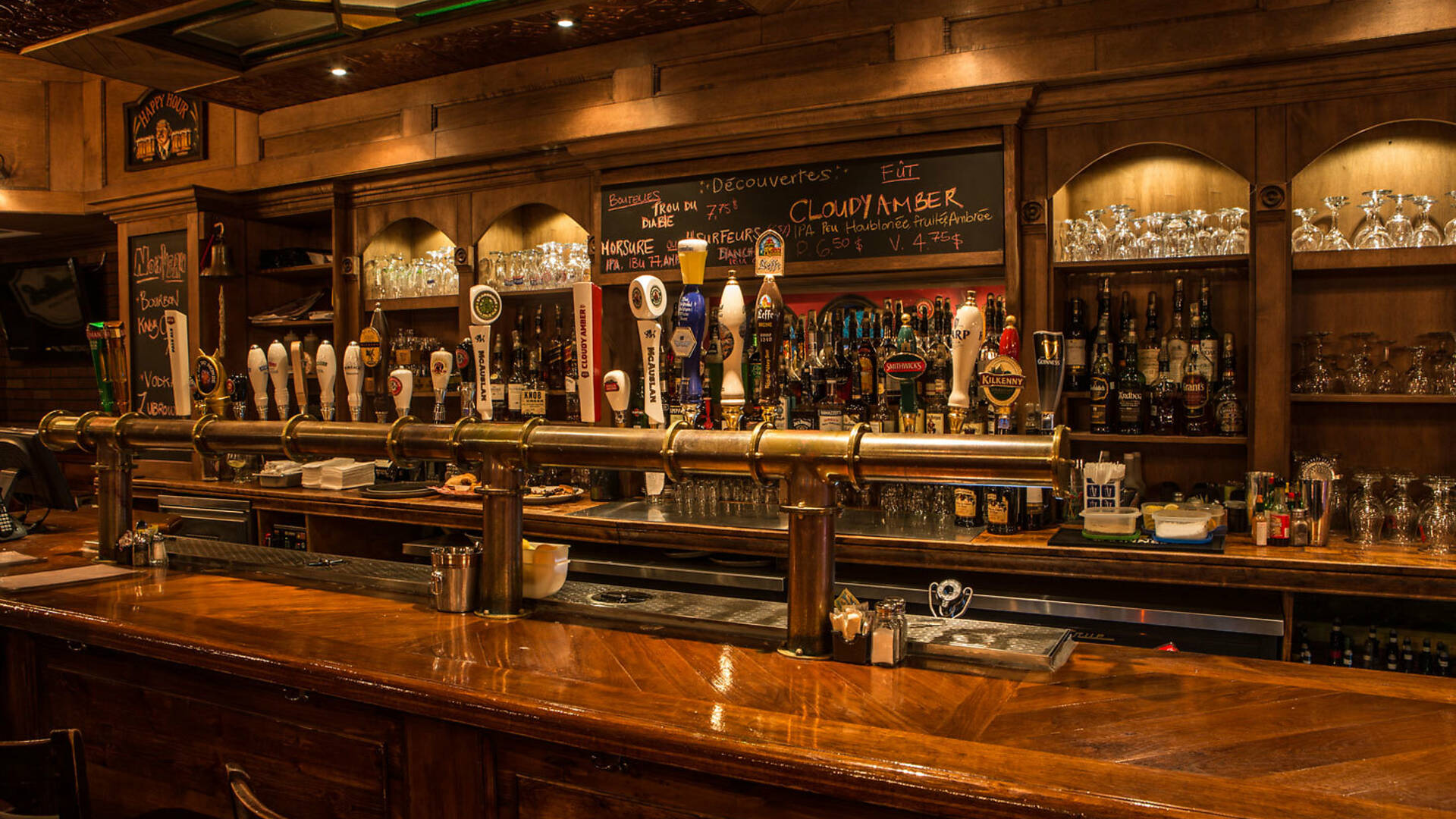 Les meilleurs 31 pubs de Montréal pour vous rincer le bec