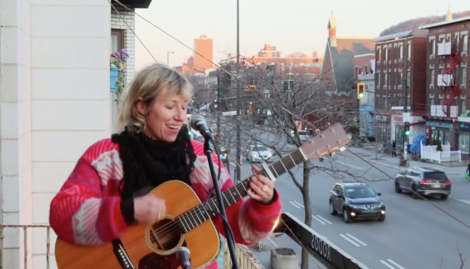 Chanter sur les balcons de Montréal: Singalongs continue every Tuesday