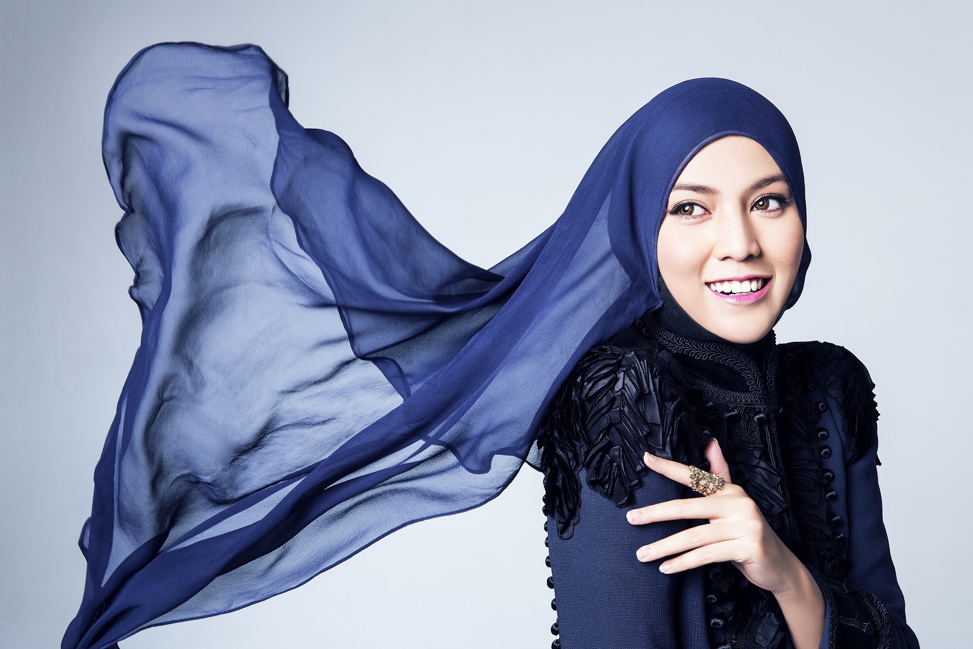 馬來西亞巨肺女歌手 Shila Amzah 茜拉5月3日在「凱賓斯基音樂現場」網上直播