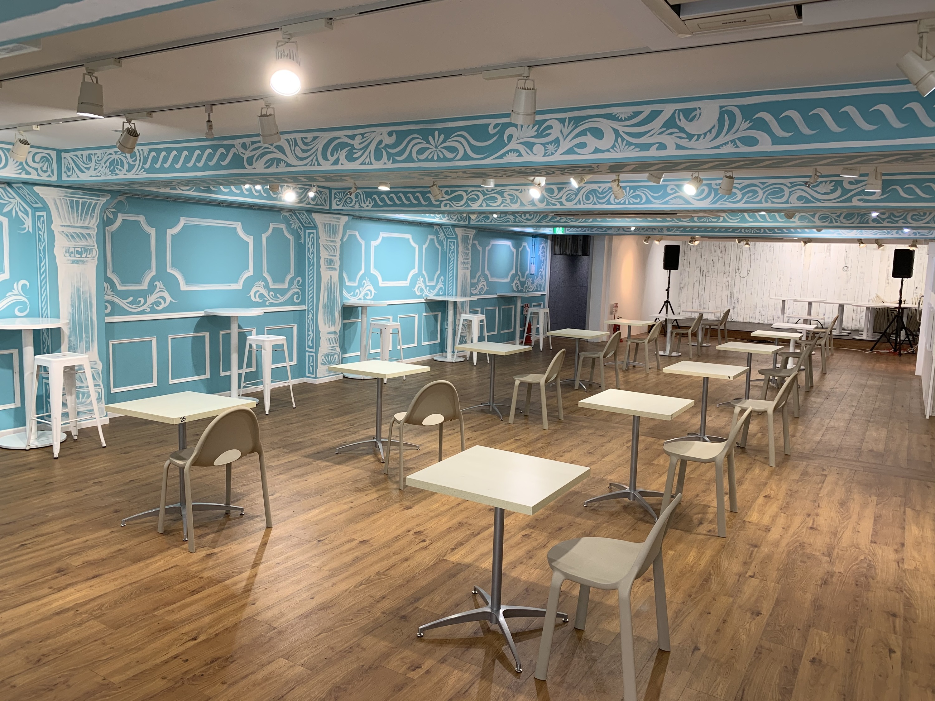 Tokyo has a new social distancing café