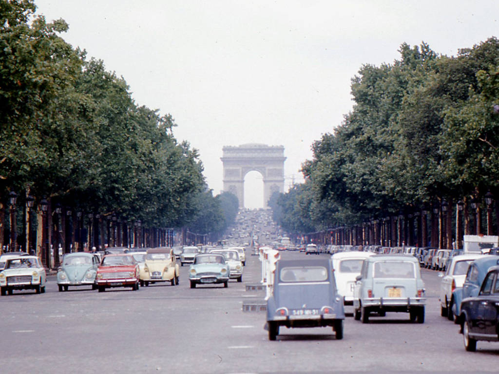 Amazing Full-Colour Vintage Photos of Paris in the ’60s