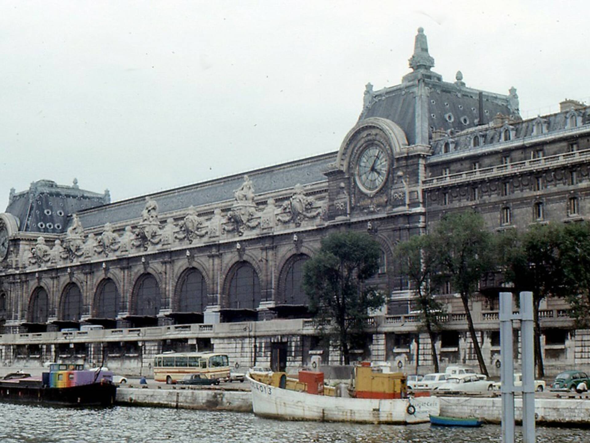 Amazing Full-Colour Vintage Photos of Paris in the ’60s