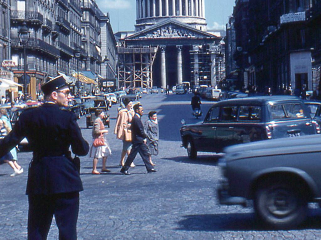 Amazing Full-Colour Vintage Photos of Paris in the ’60s