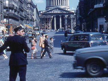 Amazing Full-Colour Vintage Photos of Paris in the ’60s