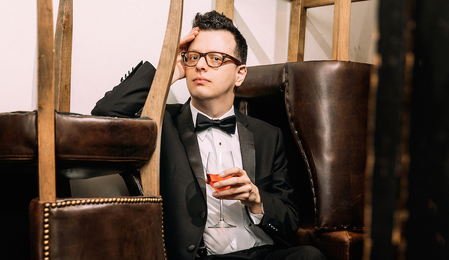 Isaac Oliver: Table for One | Theater in New York