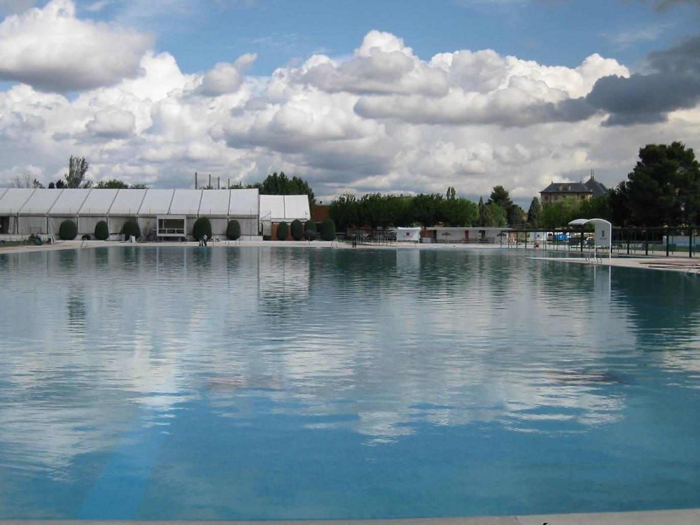 The best swimming pools in Madrid, with prices and timetables