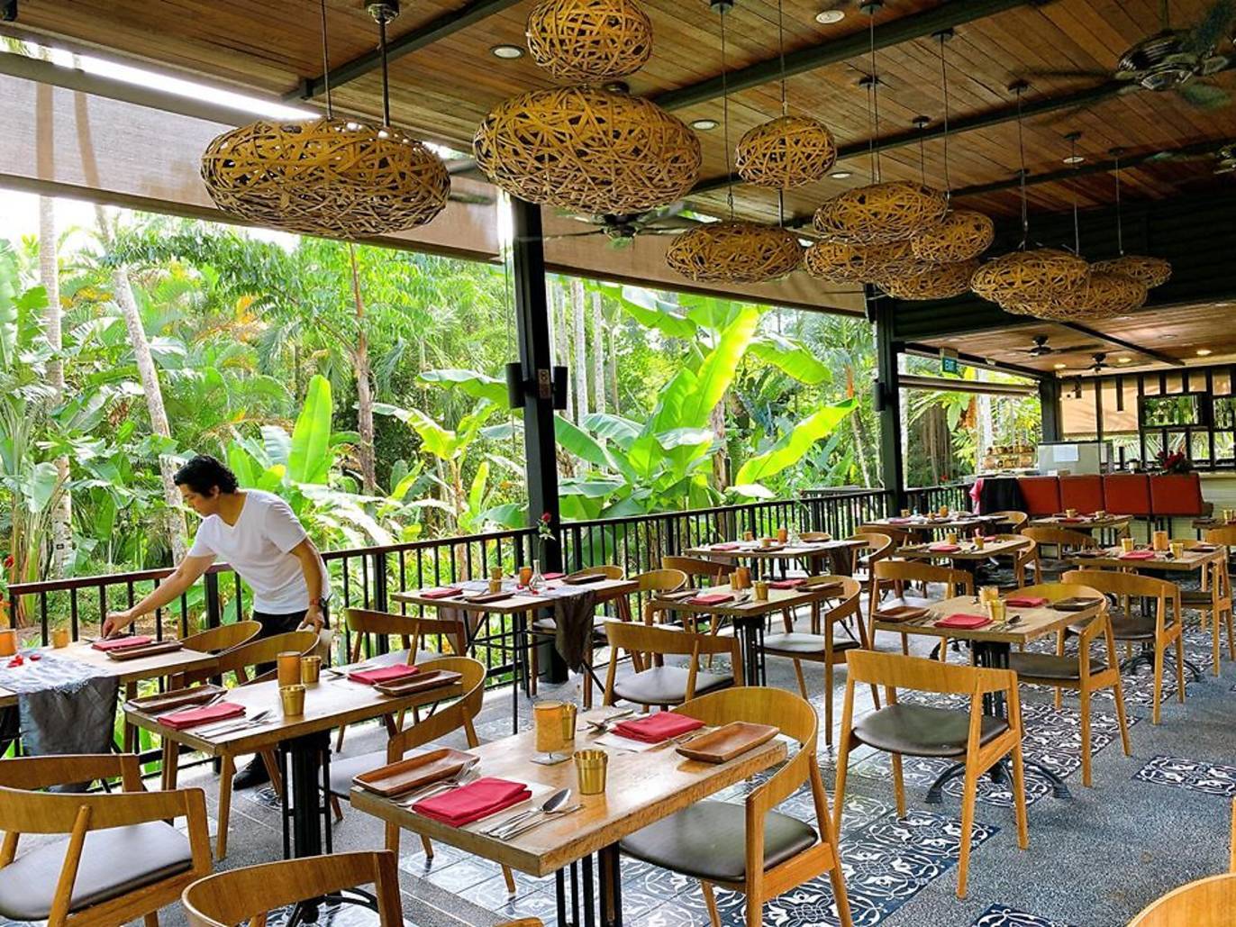 32 Best Halal Restaurants and Cafés in Singapore You Must Try