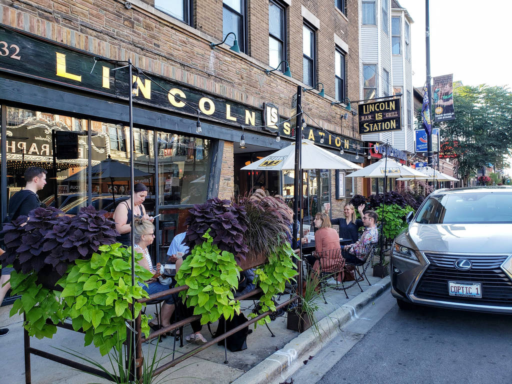 15 Chicago Streets That Are Open for Outdoor Dining