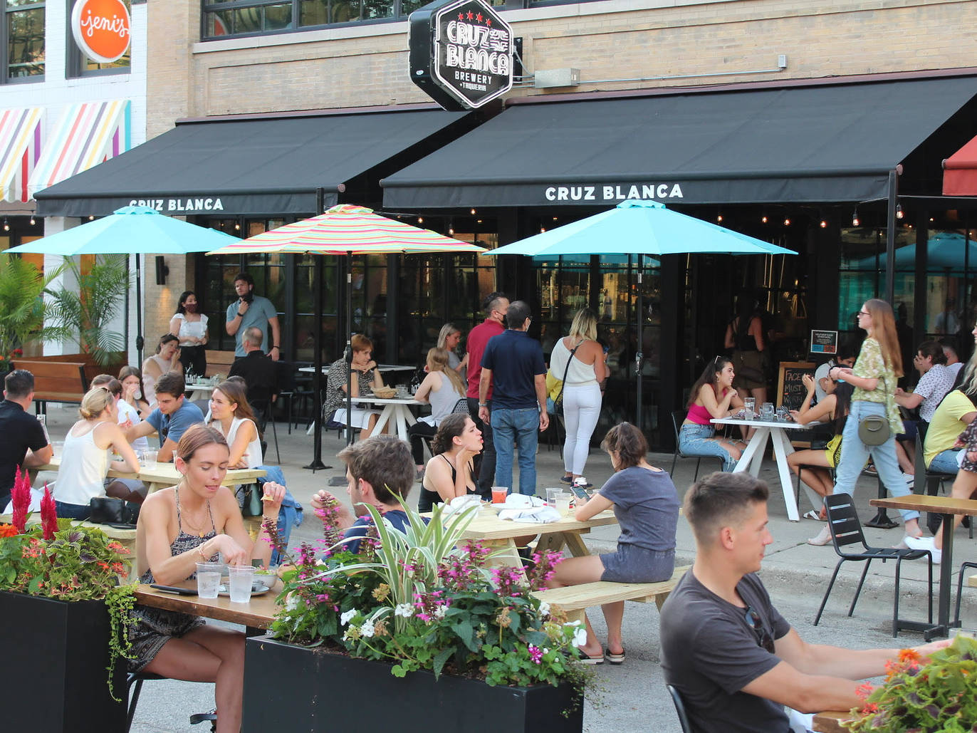 15 Chicago Streets That Are Open for Outdoor Dining