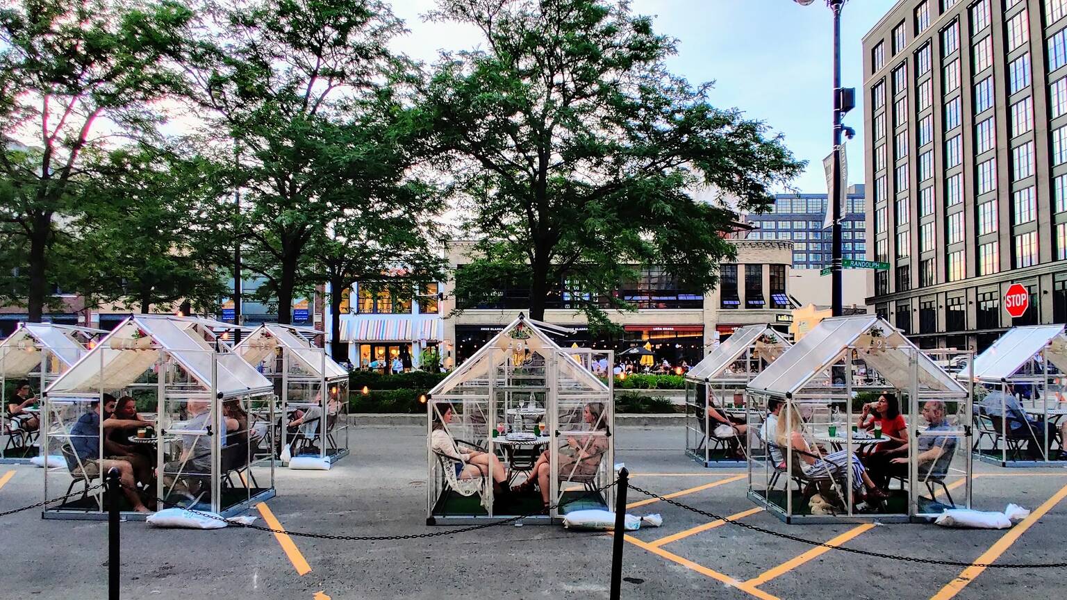 15 Stunning Outdoor Dining Spaces in Chicago